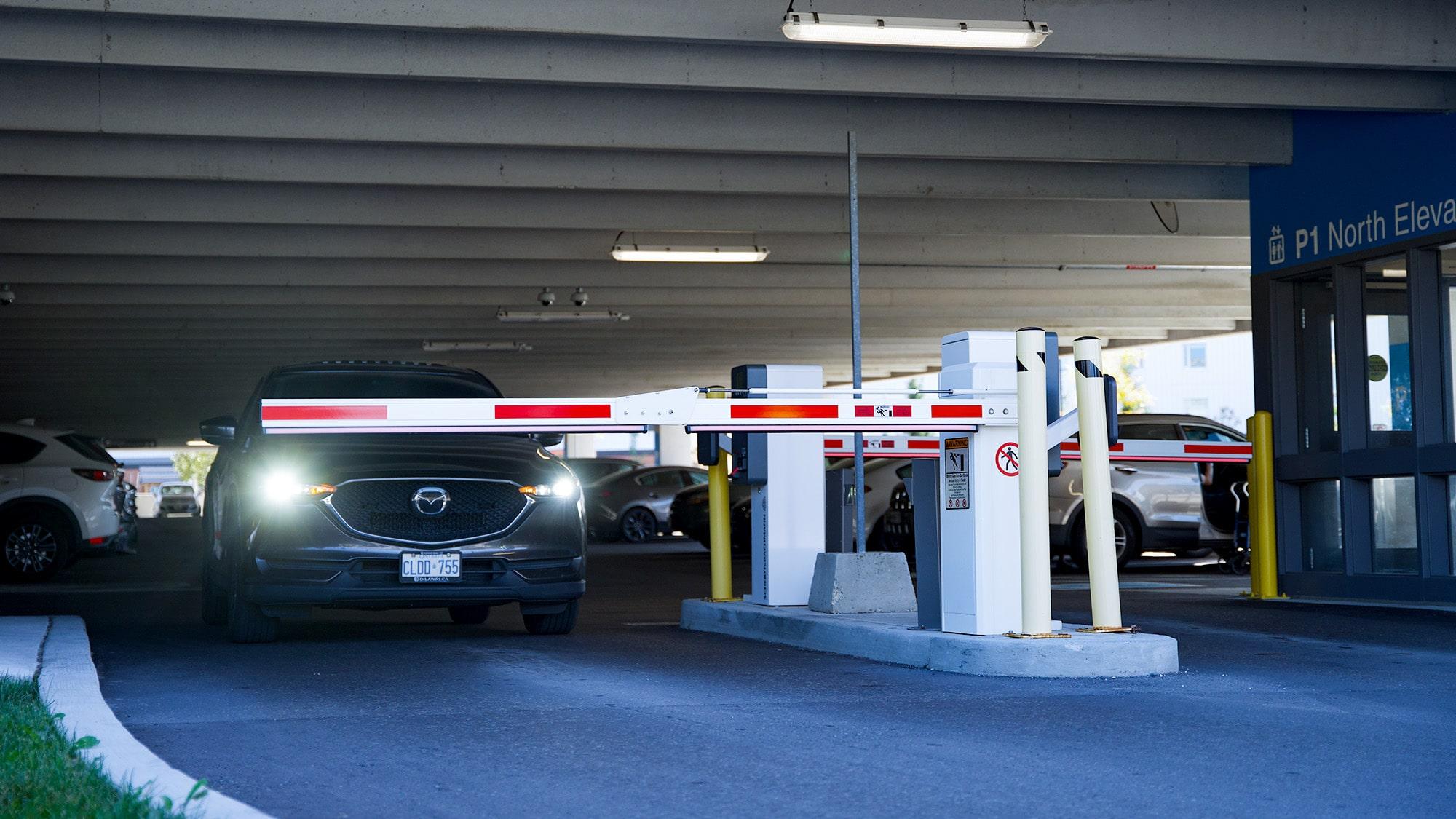 Pourquoi choisir la LAPI plutôt qu'une barrière de stationnement ? | Survision